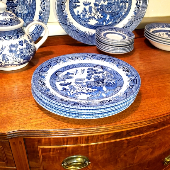 Churchill | Dining | English Porcelain Willow Pattern Dinner Plates ...